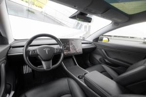 Melns Tesla Model 3 2020 Rīga, ar dzinēja tilpumu 0.00 L un nobraukumu 136 tūkst. km par 18550 €, foto 47 vietnē AUTOMOTO.COM.LV
