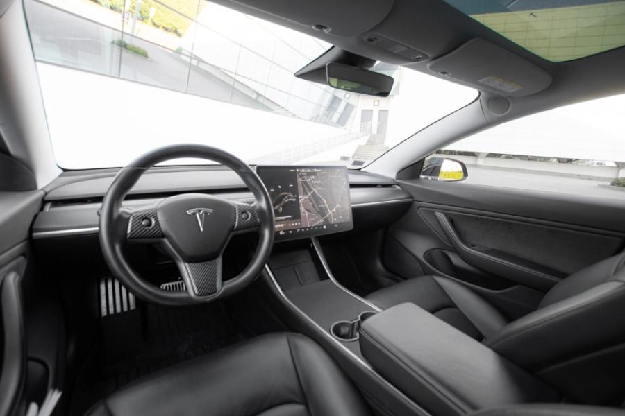 Melns Tesla Model 3 2020 Rīga, ar dzinēja tilpumu 0.00 L un nobraukumu 136 tūkst. km par 18550 €, foto 47 vietnē AUTOMOTO.COM.LV