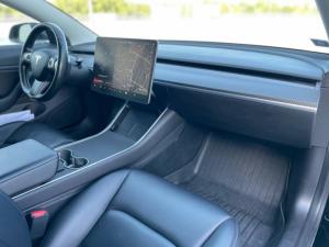 Melns Tesla Model 3 2020 Rīga, ar dzinēja tilpumu 0.00 L un nobraukumu 136 tūkst. km par 18550 €, foto 49 vietnē AUTOMOTO.COM.LV