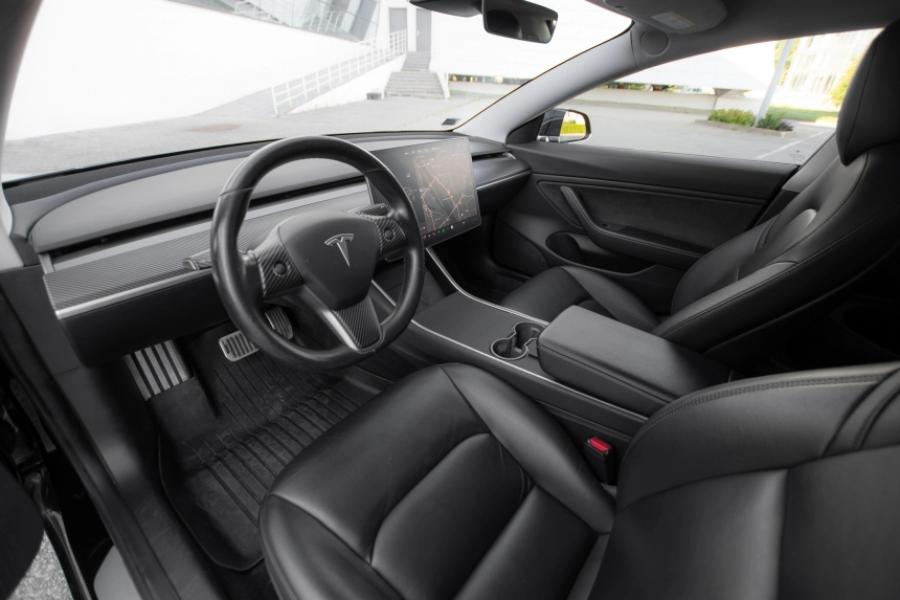 Melns Tesla Model 3 2020 Rīga, ar dzinēja tilpumu 0.00 L un nobraukumu 136 tūkst. km par 18550 €, foto 50 vietnē AUTOMOTO.COM.LV