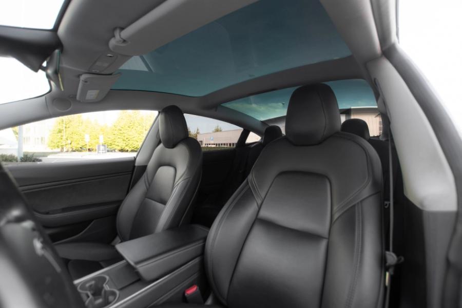 Melns Tesla Model 3 2020 Rīga, ar dzinēja tilpumu 0.00 L un nobraukumu 136 tūkst. km par 18550 €, foto 53 vietnē AUTOMOTO.COM.LV