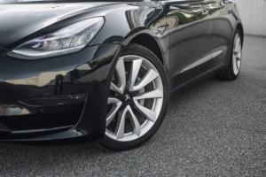 Melns Tesla Model 3 2020 Rīga, ar dzinēja tilpumu 0.00 L un nobraukumu 136 tūkst. km par 18550 €, foto 54 vietnē AUTOMOTO.COM.LV