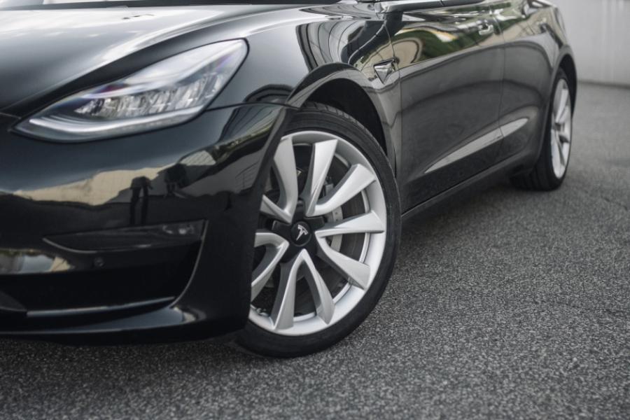 Melns Tesla Model 3 2020 Rīga, ar dzinēja tilpumu 0.00 L un nobraukumu 136 tūkst. km par 18550 €, foto 54 vietnē AUTOMOTO.COM.LV