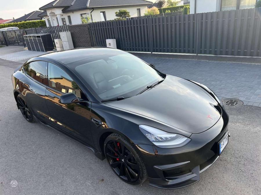 Black Tesla Model 3 2020 in Siauliai, with an engine capacity of 0.00 L and mileage of 66 thousand km for 24500 €, photo 1 on AUTOMOTO.COM.LV
