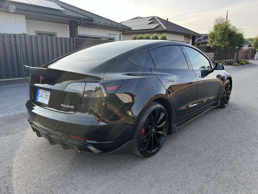 Black Tesla Model 3 2020 in Siauliai, with an engine capacity of 0.00 L and mileage of 66 thousand km for 24500 €, photo 5 on AUTOMOTO.COM.LV