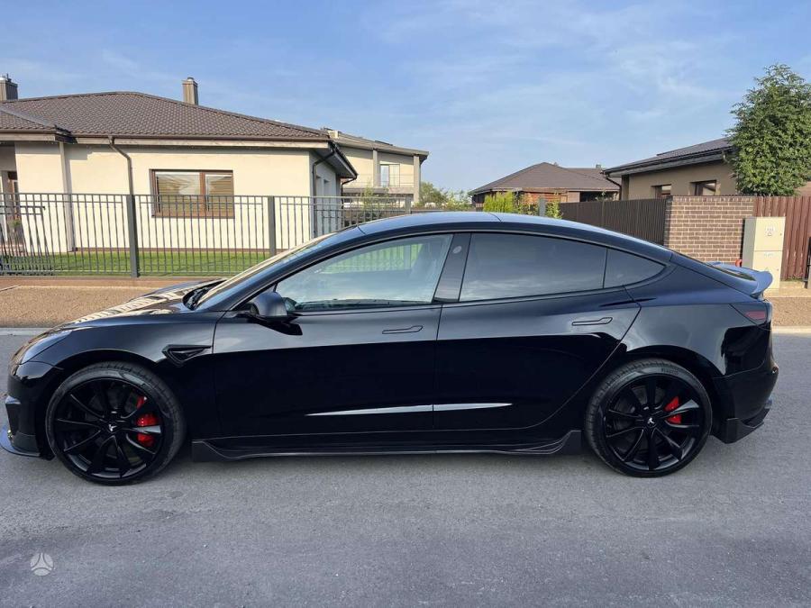 Black Tesla Model 3 2020 in Siauliai, with an engine capacity of 0.00 L and mileage of 66 thousand km for 24500 €, photo 8 on AUTOMOTO.COM.LV