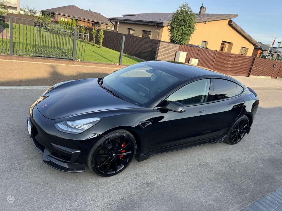 Black Tesla Model 3 2020 in Siauliai, with an engine capacity of 0.00 L and mileage of 66 thousand km for 24500 €, photo 9 on AUTOMOTO.COM.LV