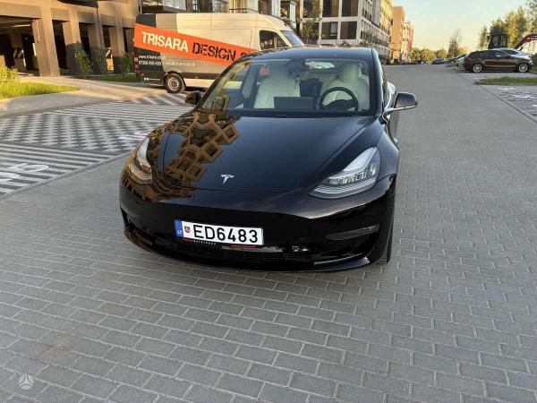 Черный Тесла Модель 3 2020 в Вильнюс, объемом двигателя 0.00 л и пробегом 108 тыс. км за 14500 €, фото 3 на AUTOMOTO.COM.LV