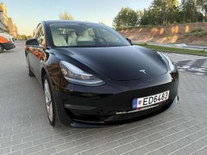 Black Tesla Model 3 2020 in Vilnius, with an engine capacity of 0.00 L and mileage of 108 thousand km for 14500 €, photo 5 on AUTOMOTO.COM.LV