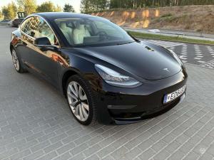 Black Tesla Model 3 2020 in Vilnius, with an engine capacity of 0.00 L and mileage of 108 thousand km for 14500 €, photo 6 on AUTOMOTO.COM.LV