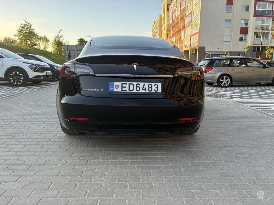 Black Tesla Model 3 2020 in Vilnius, with an engine capacity of 0.00 L and mileage of 108 thousand km for 14500 €, photo 9 on AUTOMOTO.COM.LV