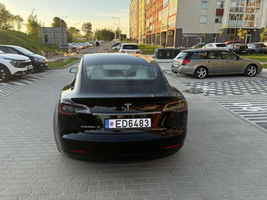 Black Tesla Model 3 2020 in Vilnius, with an engine capacity of 0.00 L and mileage of 108 thousand km for 14500 €, photo 10 on AUTOMOTO.COM.LV