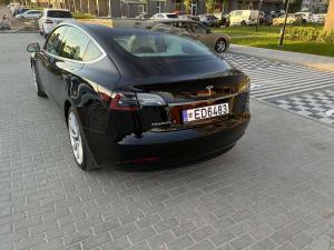 Black Tesla Model 3 2020 in Vilnius, with an engine capacity of 0.00 L and mileage of 108 thousand km for 14500 €, photo 12 on AUTOMOTO.COM.LV