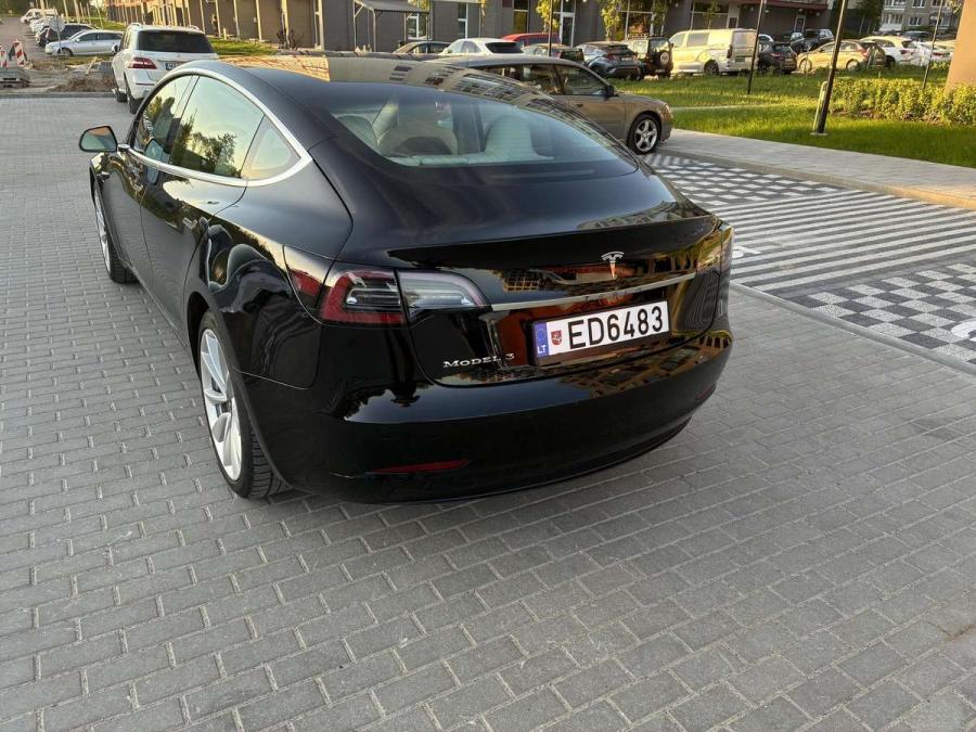 Black Tesla Model 3 2020 in Vilnius, with an engine capacity of 0.00 L and mileage of 108 thousand km for 14500 €, photo 12 on AUTOMOTO.COM.LV