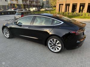 Black Tesla Model 3 2020 in Vilnius, with an engine capacity of 0.00 L and mileage of 108 thousand km for 14500 €, photo 13 on AUTOMOTO.COM.LV