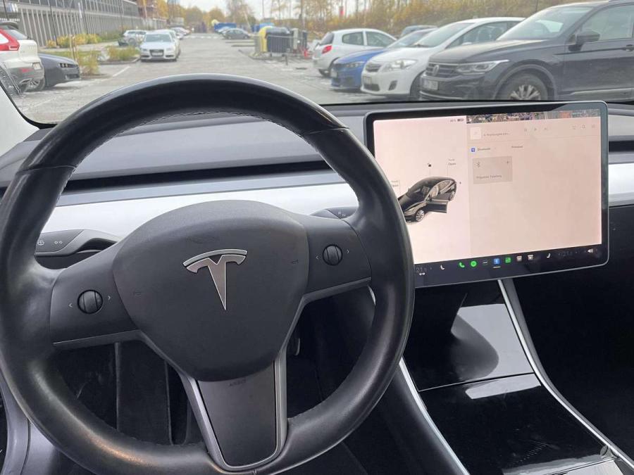 Black Tesla Model 3 2020 in Vilnius, with an engine capacity of 0.00 L and mileage of 108 thousand km for 14500 €, photo 14 on AUTOMOTO.COM.LV