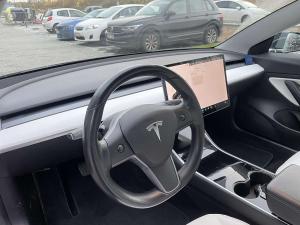 Black Tesla Model 3 2020 in Vilnius, with an engine capacity of 0.00 L and mileage of 108 thousand km for 14500 €, photo 15 on AUTOMOTO.COM.LV