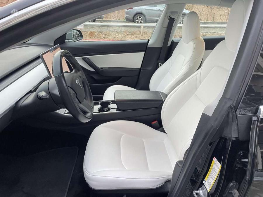 Black Tesla Model 3 2020 in Vilnius, with an engine capacity of 0.00 L and mileage of 108 thousand km for 14500 €, photo 16 on AUTOMOTO.COM.LV