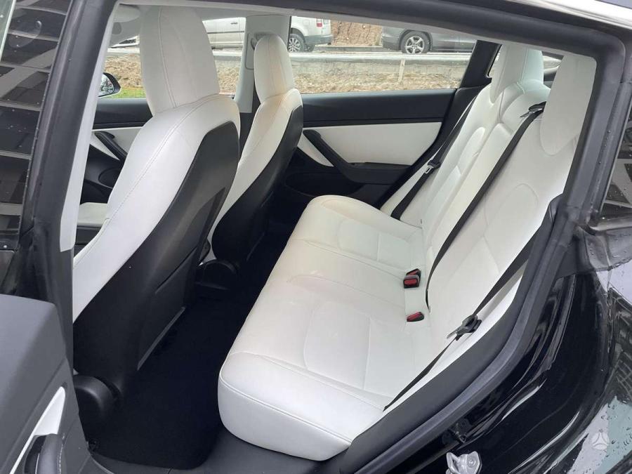 Black Tesla Model 3 2020 in Vilnius, with an engine capacity of 0.00 L and mileage of 108 thousand km for 14500 €, photo 17 on AUTOMOTO.COM.LV