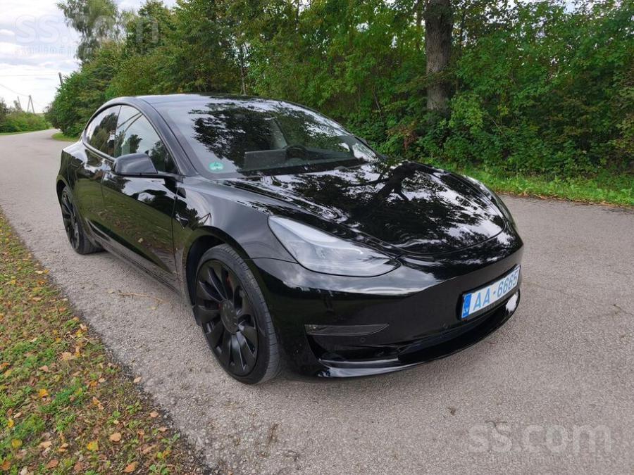 Black Tesla Model 3 2020 in Riga, with an engine capacity of 0.00 L and mileage of 69 thousand km for 28000 €, photo 3 on AUTOMOTO.COM.LV