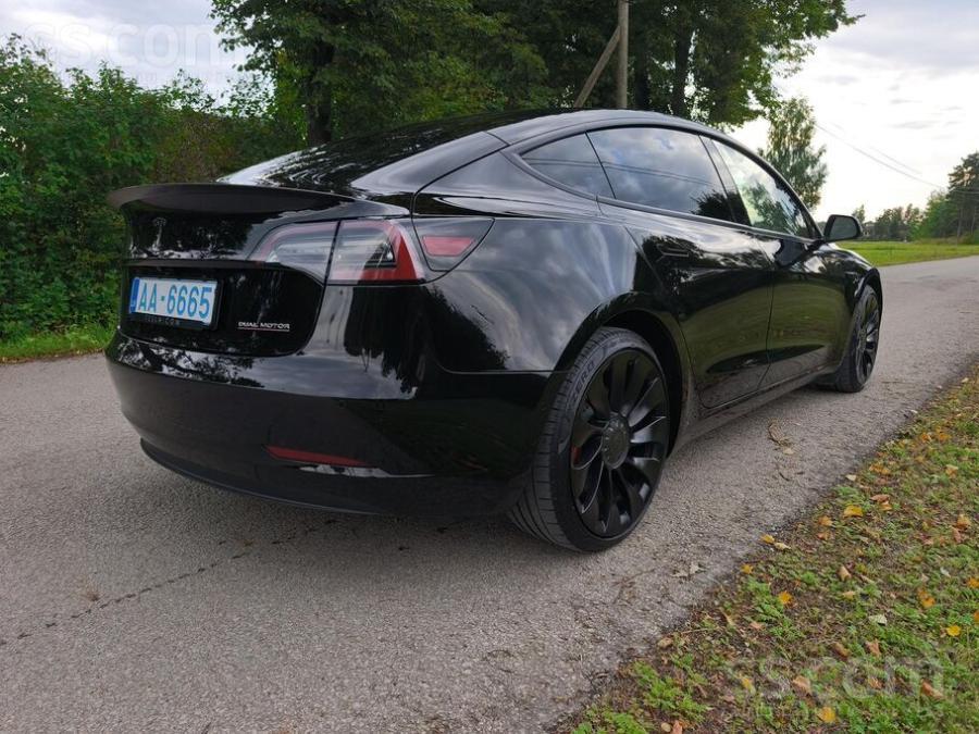 Black Tesla Model 3 2020 in Riga, with an engine capacity of 0.00 L and mileage of 69 thousand km for 28000 €, photo 4 on AUTOMOTO.COM.LV
