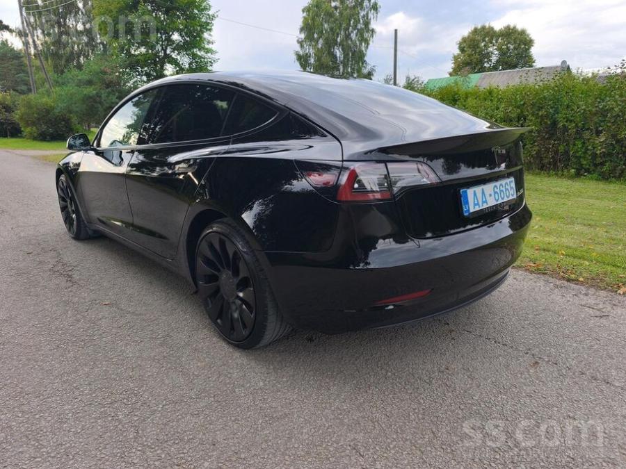 Black Tesla Model 3 2020 in Riga, with an engine capacity of 0.00 L and mileage of 69 thousand km for 28000 €, photo 5 on AUTOMOTO.COM.LV