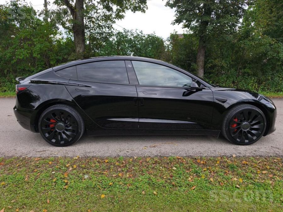Black Tesla Model 3 2020 in Riga, with an engine capacity of 0.00 L and mileage of 69 thousand km for 28000 €, photo 8 on AUTOMOTO.COM.LV