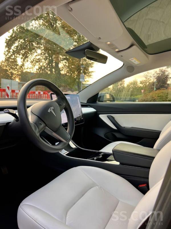 Tesla Model 3 2020 Rīga vietnē Melns Tesla Model 3 2020 Rīga, ar dzinēja tilpumu 0.00 L un nobraukumu 121 tūkst. km par 21000 €, foto 8 vietnē AUTOMOTO.COM.LV