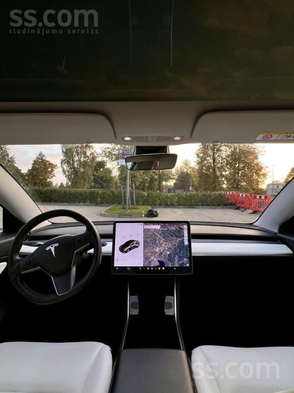 Tesla Model 3 2020 Rīga vietnē Melns Tesla Model 3 2020 Rīga, ar dzinēja tilpumu 0.00 L un nobraukumu 121 tūkst. km par 21000 €, foto 10 vietnē AUTOMOTO.COM.LV