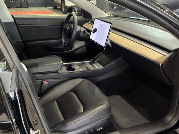 Melns Tesla Model 3 2020 Rīga, ar dzinēja tilpumu 0.00 L un nobraukumu 69 tūkst. km par 28990 €, foto 10 vietnē AUTOMOTO.COM.LV