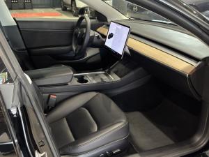 Melns Tesla Model 3 2020 Rīga, ar dzinēja tilpumu 0.00 L un nobraukumu 69 tūkst. km par 28990 €, foto 10 vietnē AUTOMOTO.COM.LV