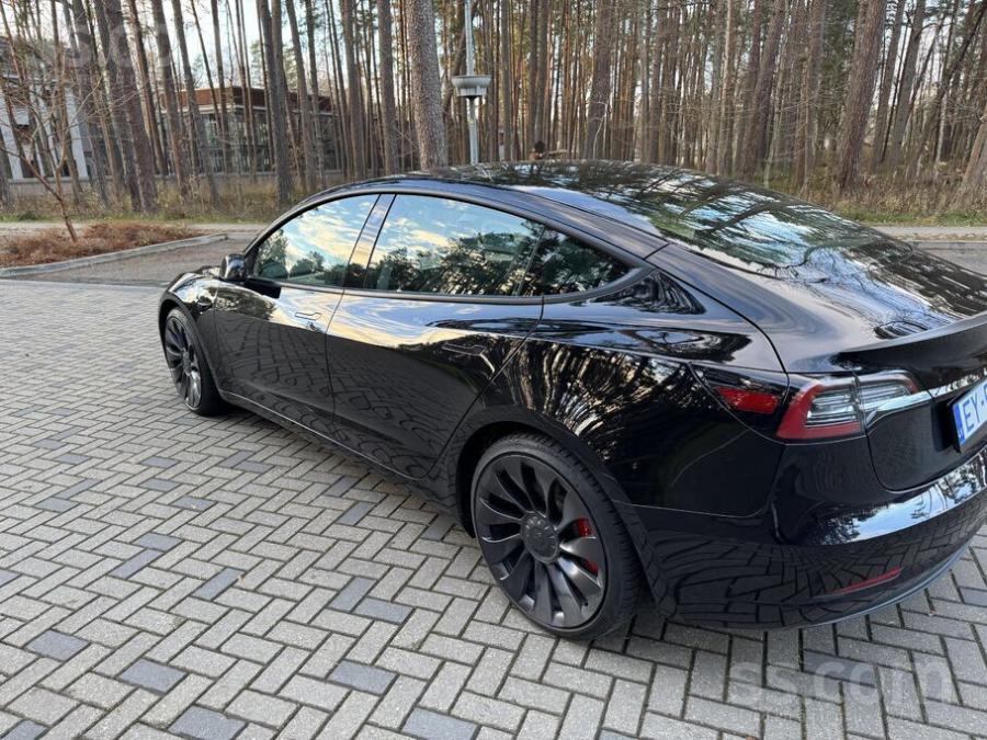 Black Tesla Model 3 2021 in Riga, with an engine capacity of 0.00 L and mileage of 110 thousand km for 25900 €, photo 5 on AUTOMOTO.COM.LV
