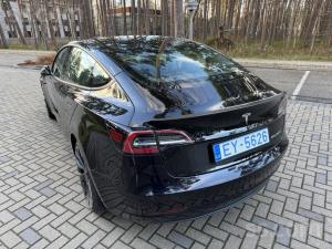 Black Tesla Model 3 2021 in Riga, with an engine capacity of 0.00 L and mileage of 110 thousand km for 25900 €, photo 7 on AUTOMOTO.COM.LV