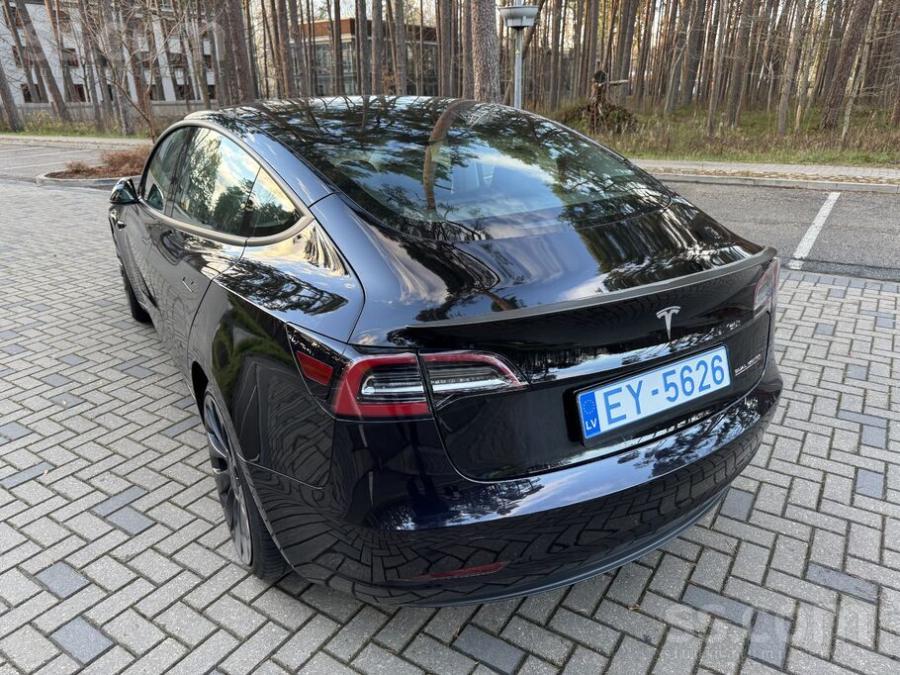 Black Tesla Model 3 2021 in Riga, with an engine capacity of 0.00 L and mileage of 110 thousand km for 25900 €, photo 7 on AUTOMOTO.COM.LV