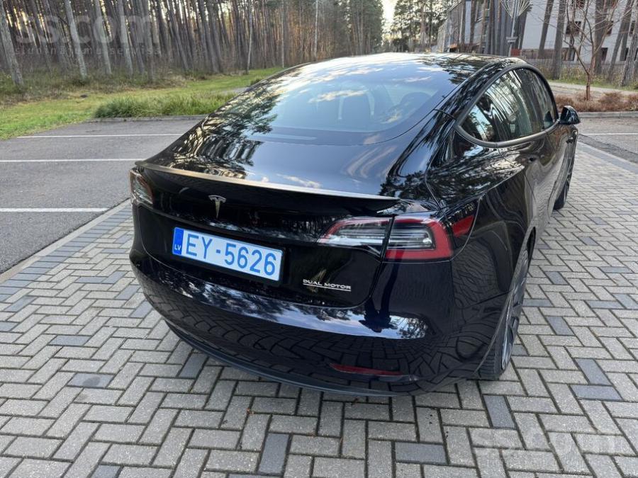 Black Tesla Model 3 2021 in Riga, with an engine capacity of 0.00 L and mileage of 110 thousand km for 25900 €, photo 8 on AUTOMOTO.COM.LV