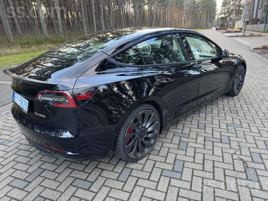 Black Tesla Model 3 2021 in Riga, with an engine capacity of 0.00 L and mileage of 110 thousand km for 25900 €, photo 9 on AUTOMOTO.COM.LV
