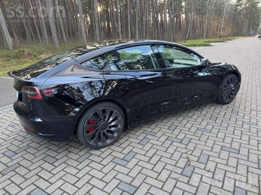Black Tesla Model 3 2021 in Riga, with an engine capacity of 0.00 L and mileage of 110 thousand km for 25900 €, photo 10 on AUTOMOTO.COM.LV