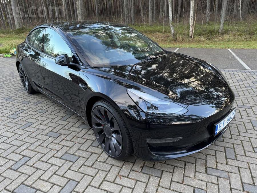Black Tesla Model 3 2021 in Riga, with an engine capacity of 0.00 L and mileage of 110 thousand km for 25900 €, photo 12 on AUTOMOTO.COM.LV