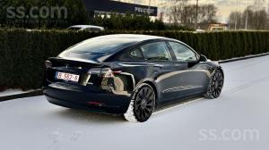 Black Tesla Model 3 2021 in Riga, with an engine capacity of 0.00 L and mileage of 133 thousand km for 24950 €, photo 3 on AUTOMOTO.COM.LV