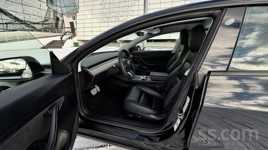 Black Tesla Model 3 2021 in Riga, with an engine capacity of 0.00 L and mileage of 133 thousand km for 24950 €, photo 7 on AUTOMOTO.COM.LV