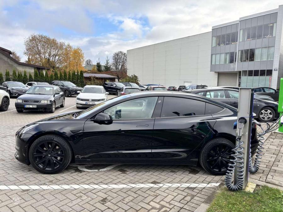 Black Tesla Model 3 2021 in Vilnius, with an engine capacity of 0.00 L and mileage of 86 thousand km for 27000 €, photo 3 on AUTOMOTO.COM.LV