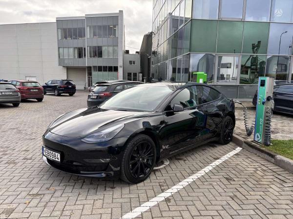 Melns Tesla Model 3 2021 Viļņa, ar dzinēja tilpumu 0.00 L un nobraukumu 86 tūkst. km par 27000 €, foto 4 vietnē AUTOMOTO.COM.LV