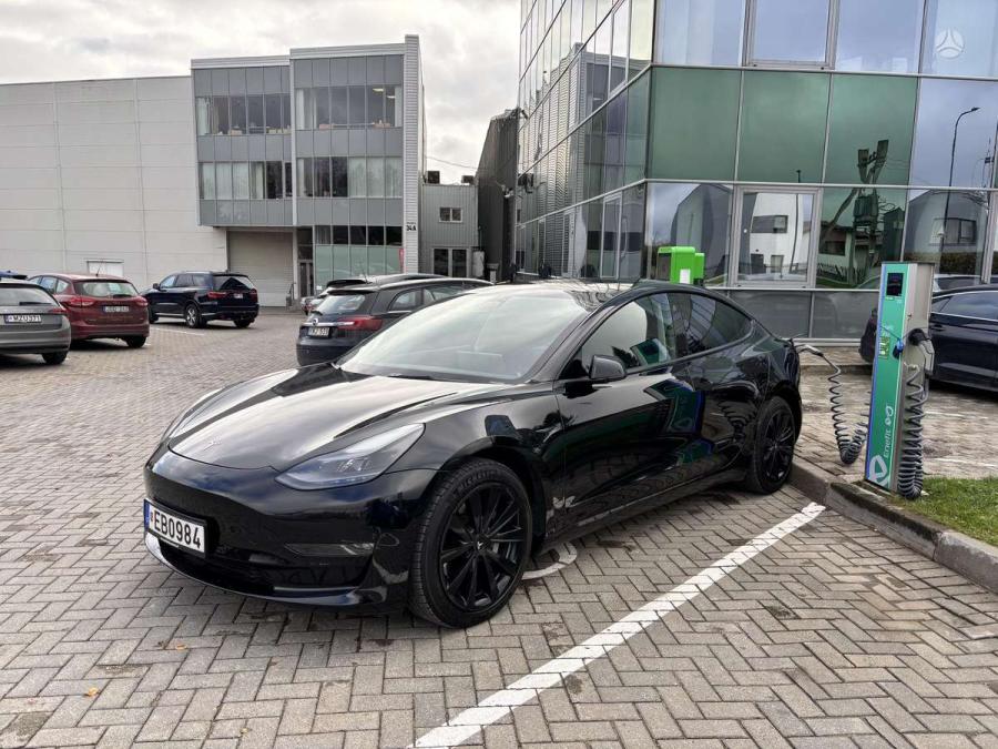 Black Tesla Model 3 2021 in Vilnius, with an engine capacity of 0.00 L and mileage of 86 thousand km for 27000 €, photo 4 on AUTOMOTO.COM.LV
