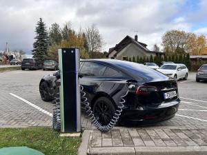 Black Tesla Model 3 2021 in Vilnius, with an engine capacity of 0.00 L and mileage of 86 thousand km for 27000 €, photo 5 on AUTOMOTO.COM.LV