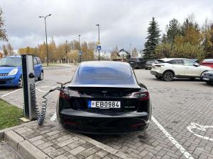 Black Tesla Model 3 2021 in Vilnius, with an engine capacity of 0.00 L and mileage of 86 thousand km for 27000 €, photo 6 on AUTOMOTO.COM.LV