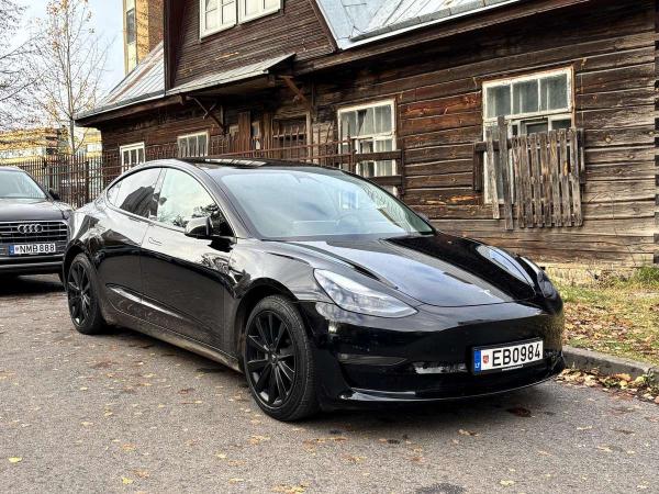 Melns Tesla Model 3 2021 Viļņa, ar dzinēja tilpumu 0.00 L un nobraukumu 86 tūkst. km par 27000 €, foto 9 vietnē AUTOMOTO.COM.LV