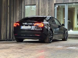 Black Tesla Model 3 2021 in Vilnius, with an engine capacity of 0.00 L and mileage of 86 thousand km for 27000 €, photo 11 on AUTOMOTO.COM.LV