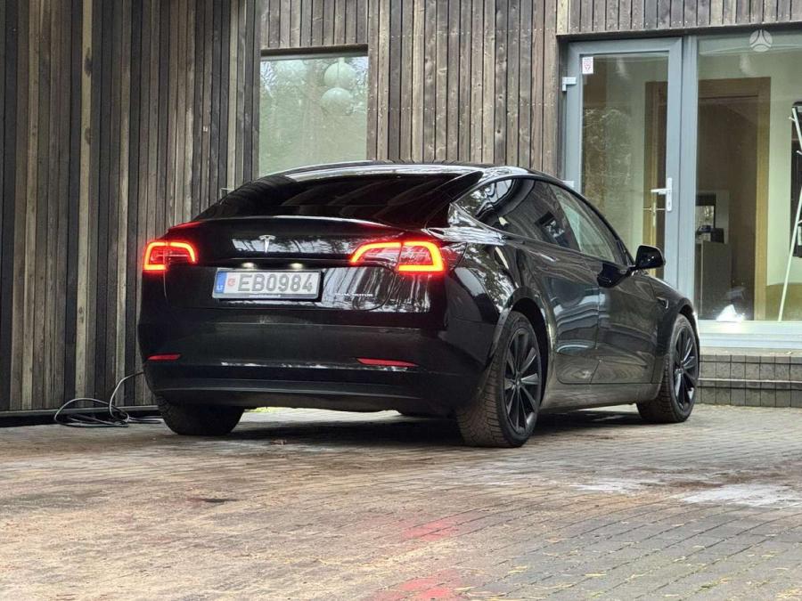 Black Tesla Model 3 2021 in Vilnius, with an engine capacity of 0.00 L and mileage of 86 thousand km for 27000 €, photo 11 on AUTOMOTO.COM.LV