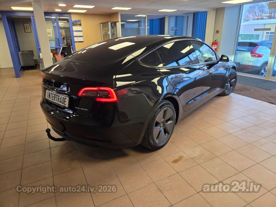 Black Tesla Model 3 2021 in Tartu, with an engine capacity of 0.00 L and mileage of 161 thousand km for 24499 €, photo 4 on AUTOMOTO.COM.LV