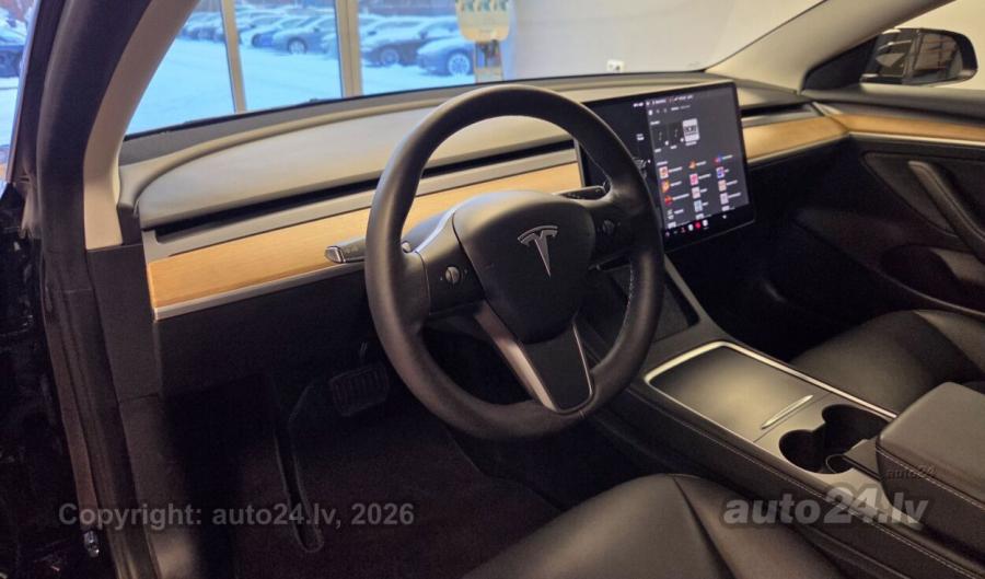 Black Tesla Model 3 2021 in Tartu, with an engine capacity of 0.00 L and mileage of 161 thousand km for 24499 €, photo 5 on AUTOMOTO.COM.LV